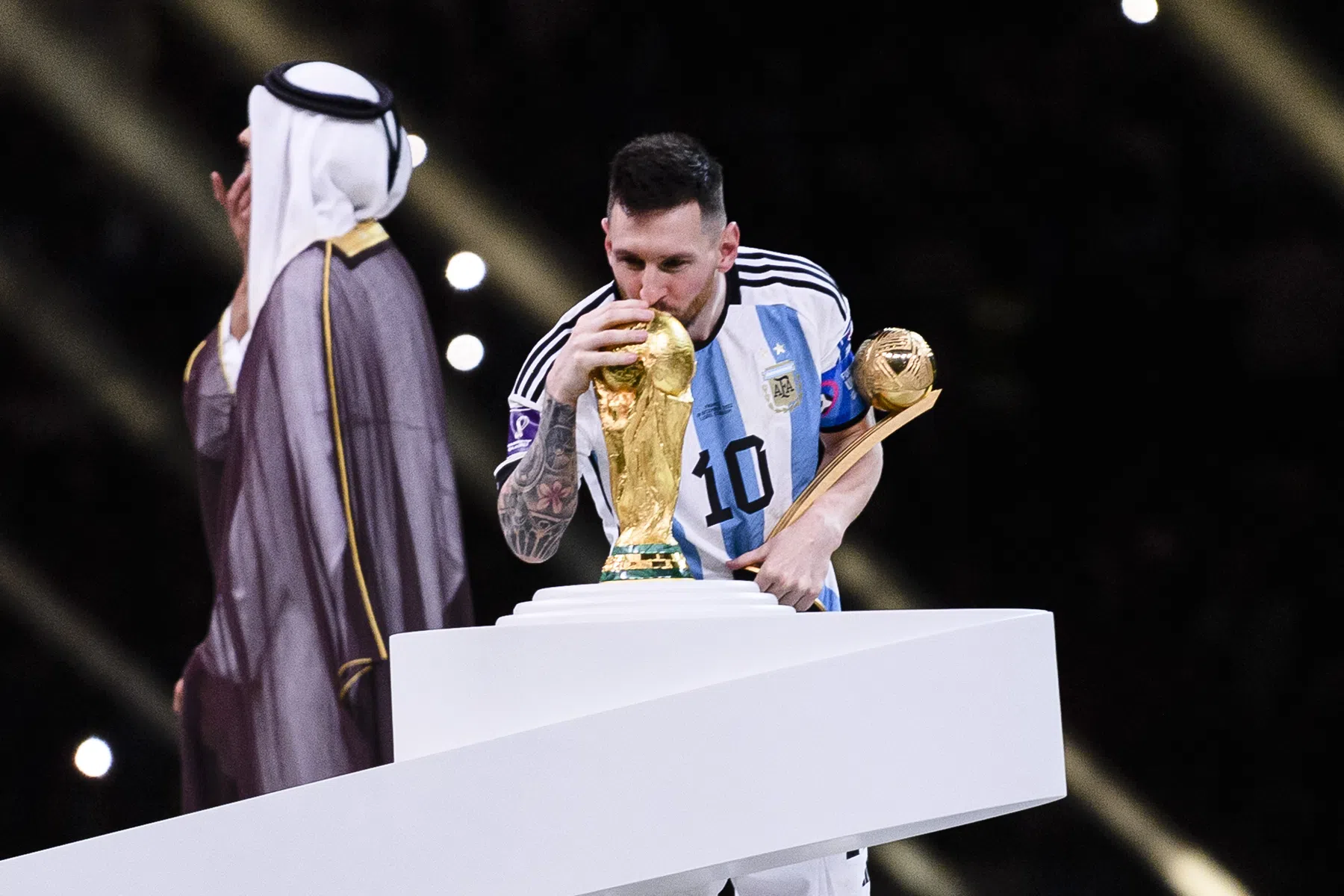 Messi wint voor achtste keer Gouden Bal en verstevigt record
