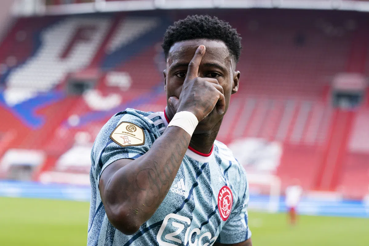 Promes emotioneel bij Ajax-afscheid: 'Ik blijf altijd supporter'