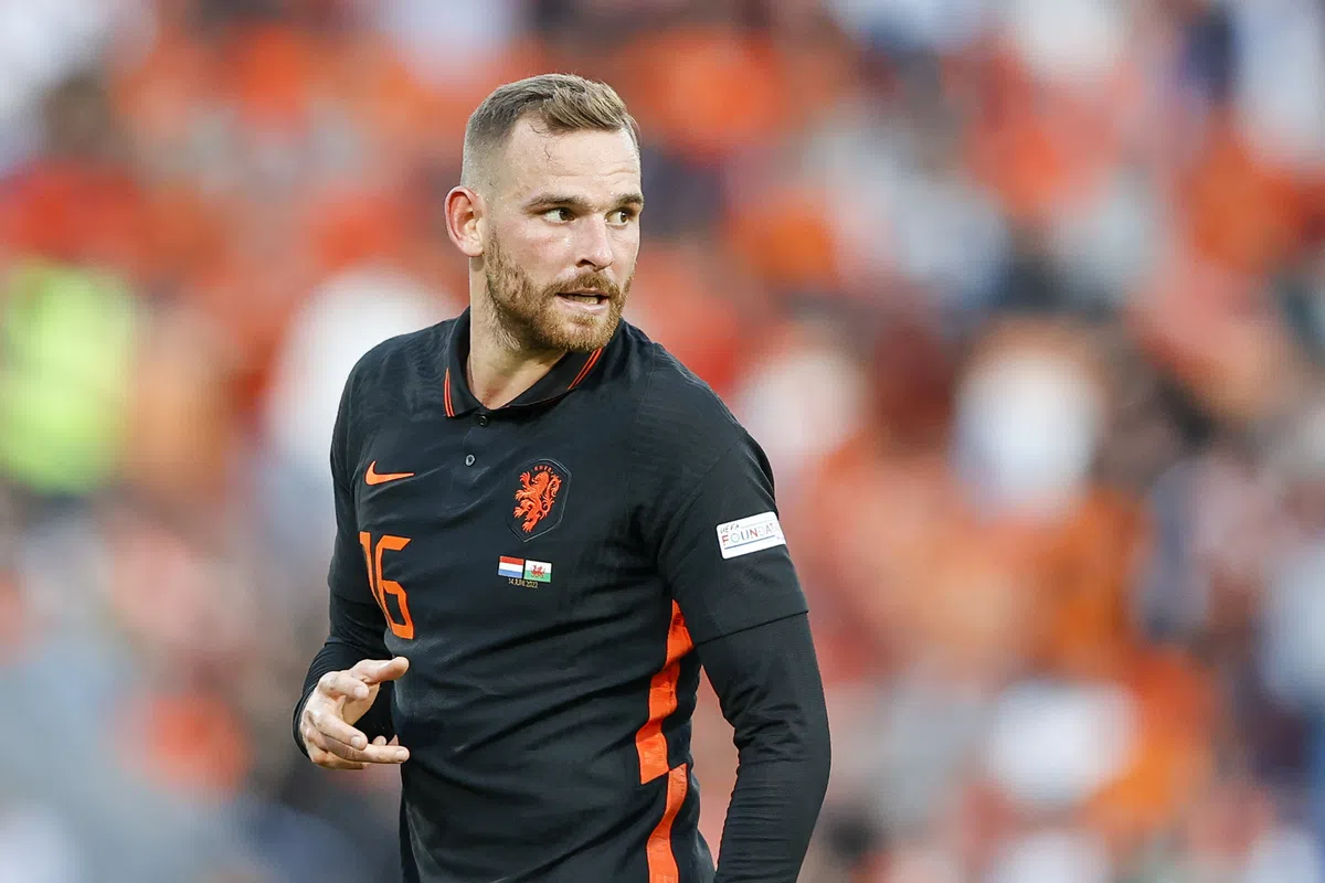 'Overmars deelt Janssen gigasalaris uit en houdt miljoenen vrij voor ex ...