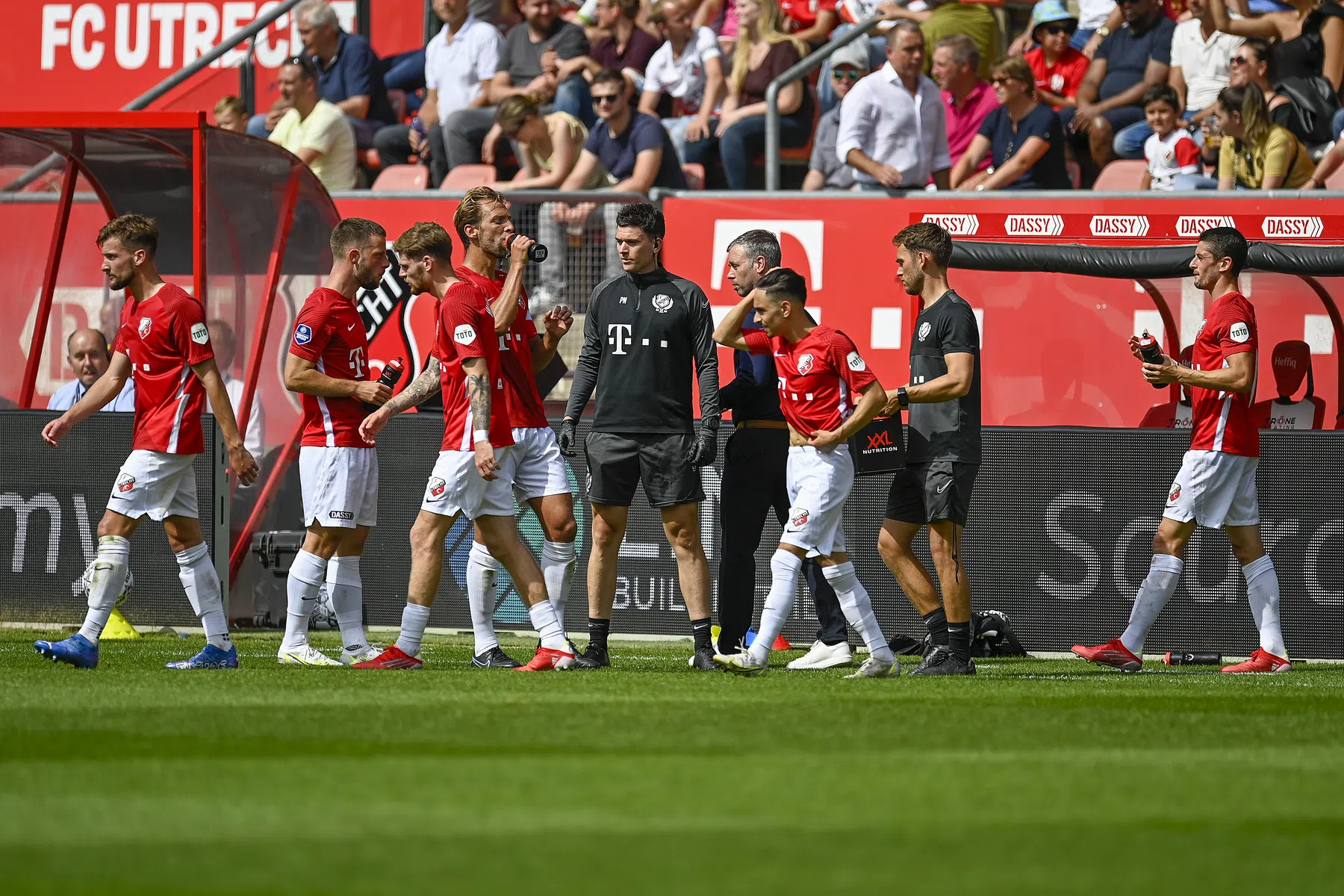 KNVB stelt hitteprotocol in werking: drinkpauzes in het betaald voetbal