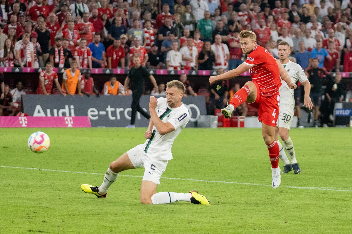 'Maar weinig spitsen in Europa kunnen zo goed koppen als De Ligt'