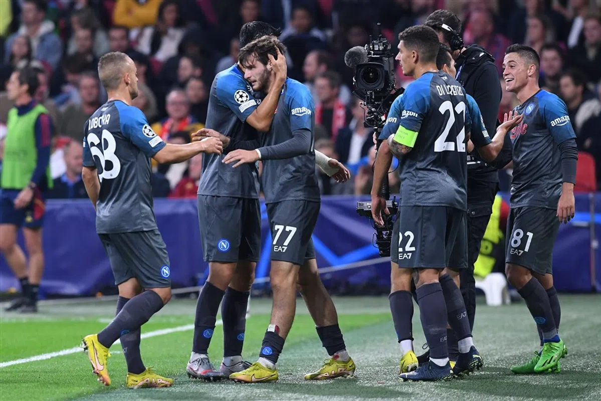 Italiaanse media genieten van Napoli-show: 'Ajax werd vernietigd'