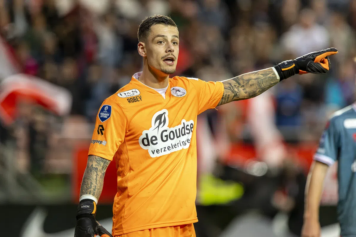 'Volgens mij werd een keeper van mijn lengte in 2010 wereldkampioen'