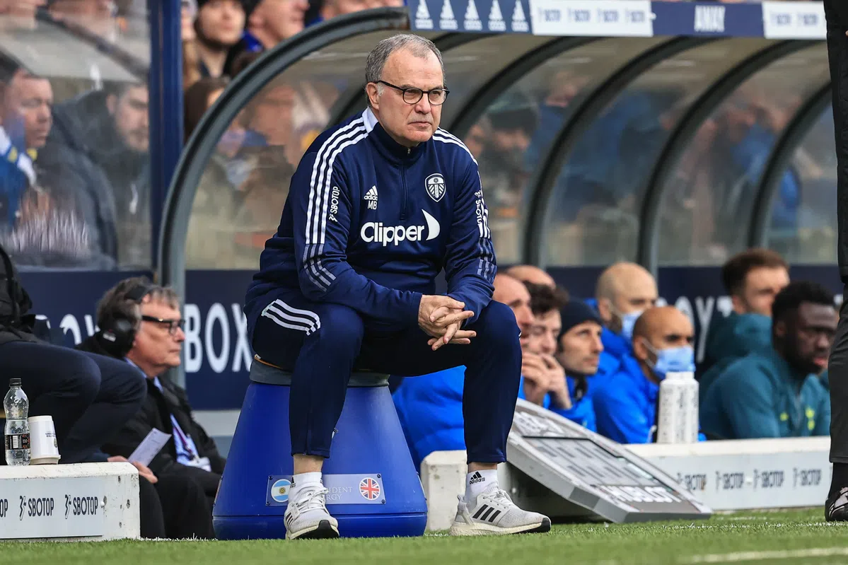 Bielsa maakt grote indruk in Polen met analyse van vijftig wedstrijden