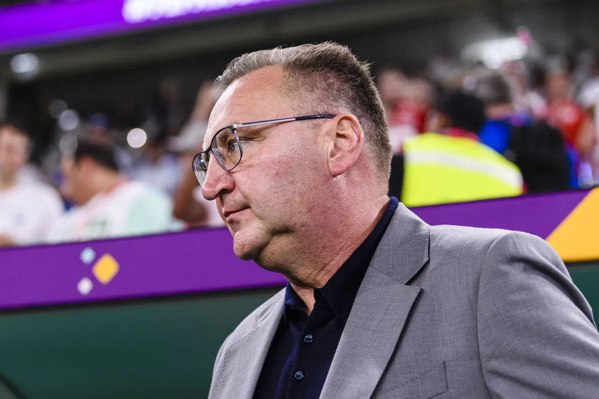 Crisis bij Polen: bondscoach krijgt 'mes in de rug' en botst met journalist