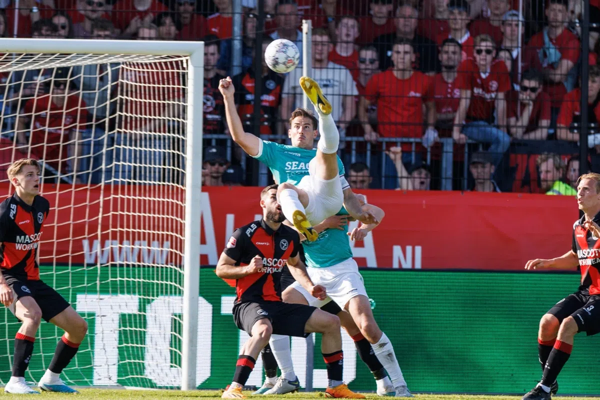 VVV mist vier (!) strafschoppen: Almere City naar finale play-offs