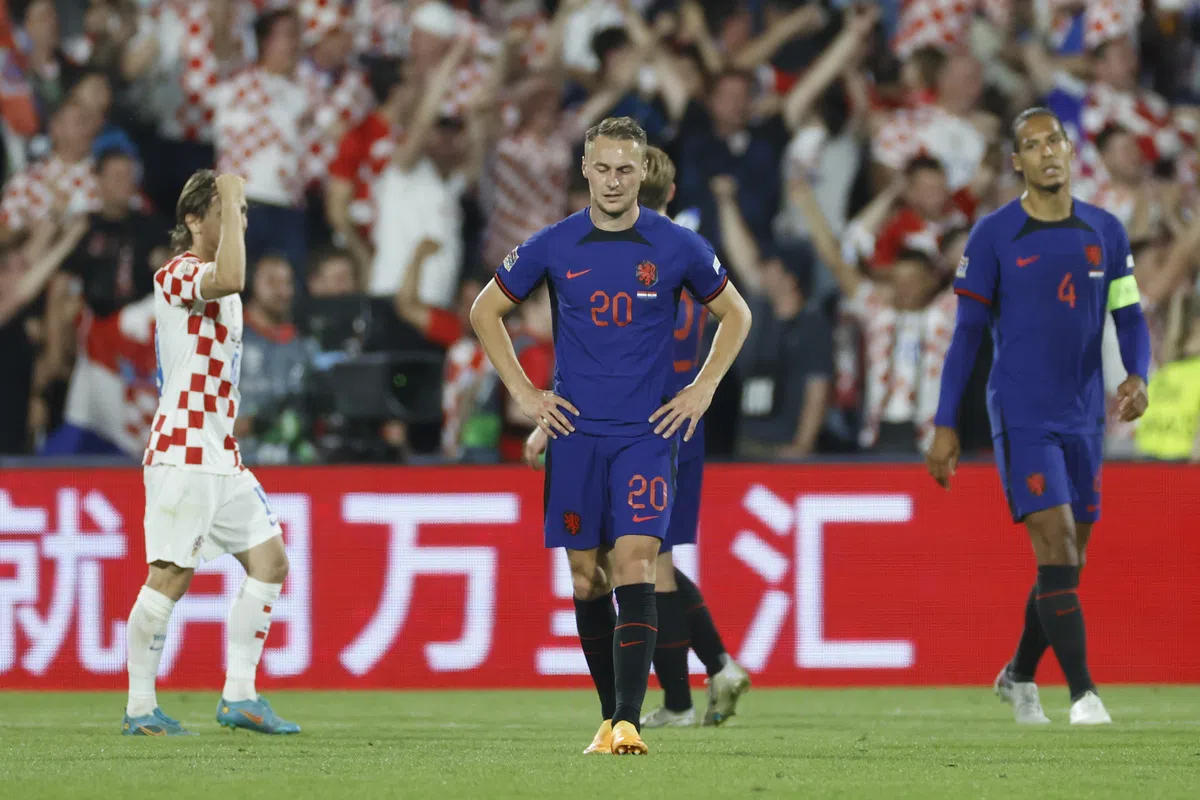 'Simons was slecht, Koopmeiners in shirt van Oranje geen schim van ...