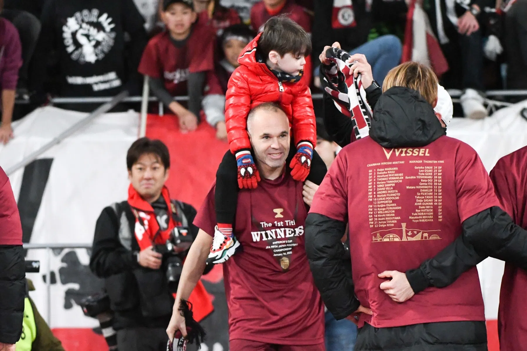 Iniesta (39) gaat nog even verder en tekent bij nieuwe club