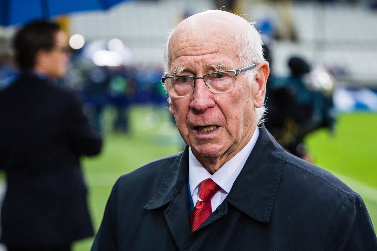 Prachtig eerbetoon in Engelse kranten voor Bobby Charlton