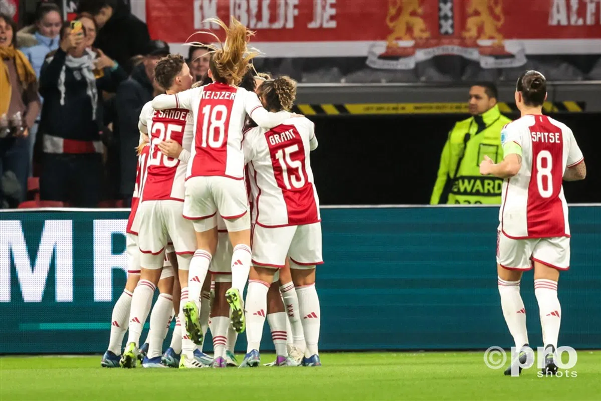 Ajax Vrouwen door goal Leuchter nu zelfs trotse koploper in Champions League
