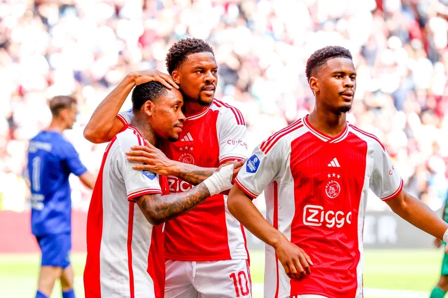 Ajax verlengt met hoofdsponsor Ziggo