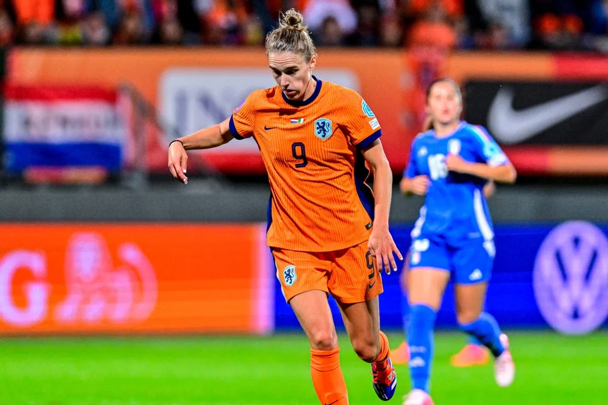 Opluchting bij Miedema, Spitse emotioneel: 'Dit gebeurt me altijd'