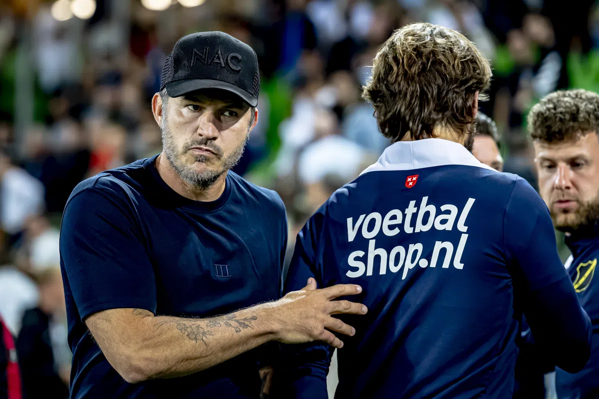 Hoefkens baalt van vroege rode kaart NAC: 'Het is een heel dunne lijn'