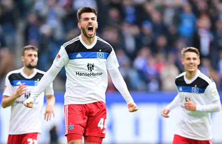 HSV geeft vier jaar geschorste speler nieuw contract