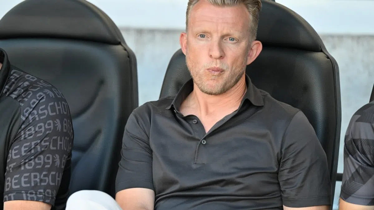 Kuijt hoeft niet te vrezen voor ontslag: 'Geen seconde overwogen'