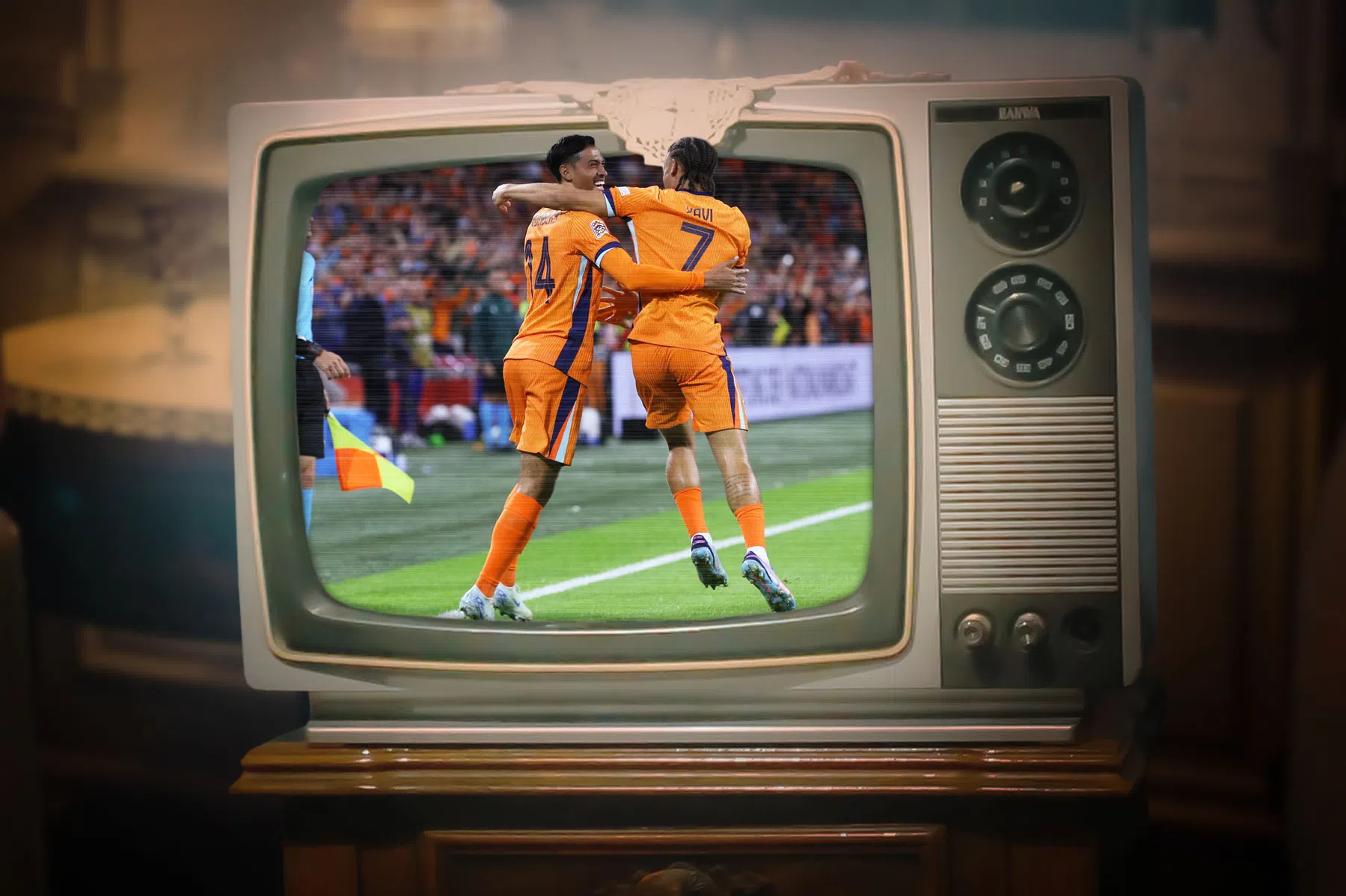 Voetbal op tv: Jeroen Grueter commentator bij Duitsland-Nederland