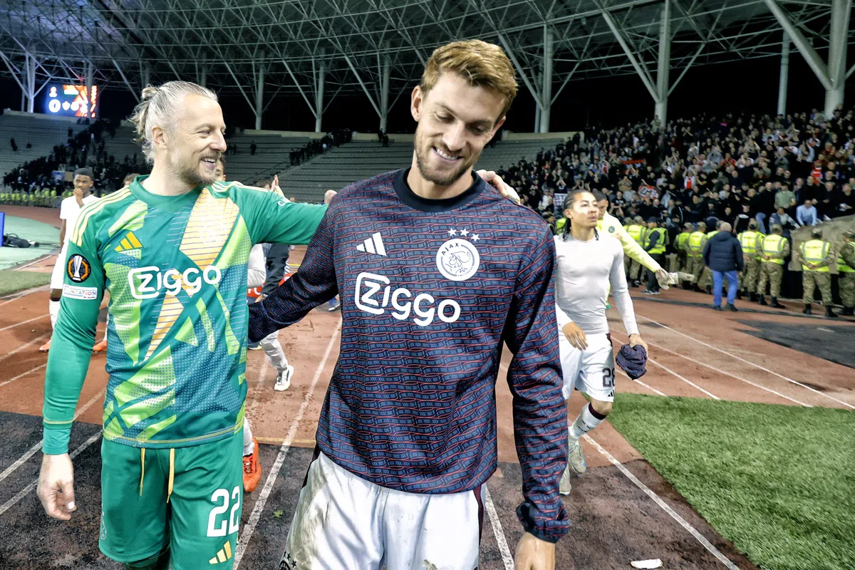 Farioli wijzigt opstelling Ajax: Van den Boomen, Gaaei en Rugani starten