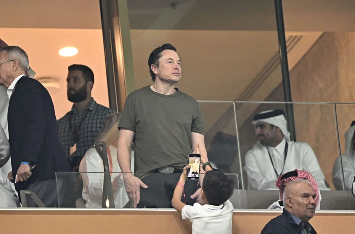 Opvallende uitspraak van vader: 'Elon Musk wil Liverpool kopen'