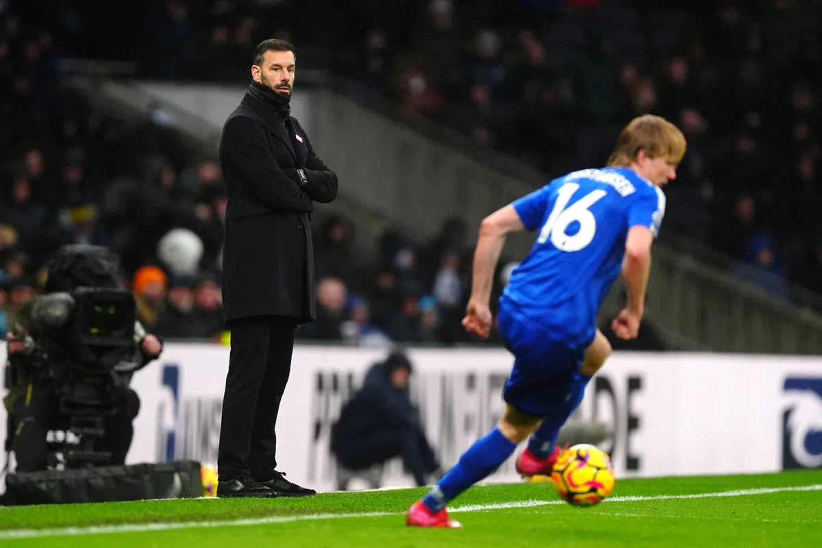 Van Nistelrooij boekt met Leicester bevrijdende zege bij dolend Spurs
