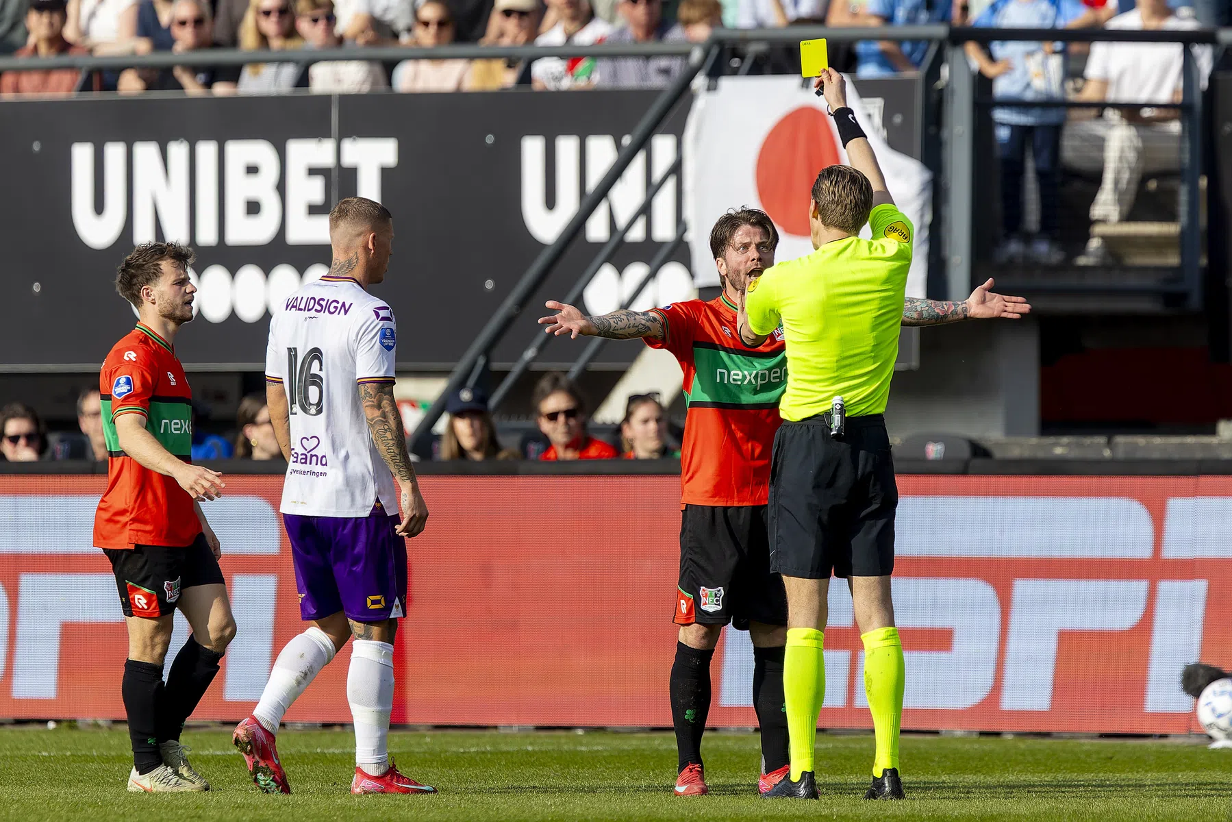 Rood Schøne en gevarenzone: NEC-emoties lopen hoog op tegen Go Ahead