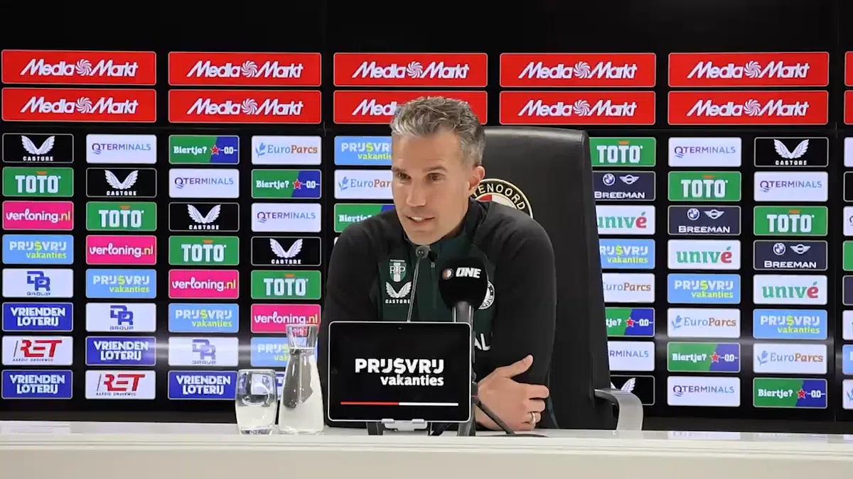 Van Persie gunt Memphis topscorerstitel aller tijden bij Oranje