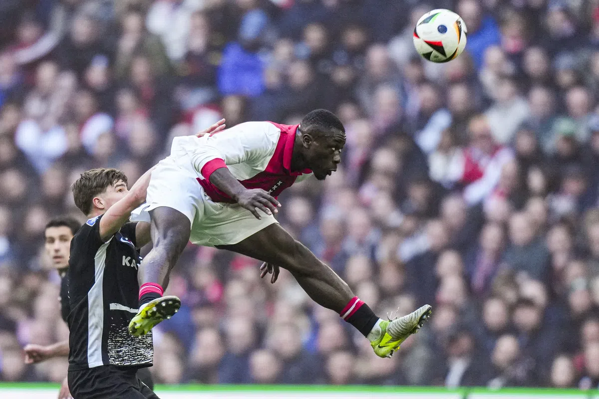 Ajax - AZ boeit niet: 'Gaat wel heel veel over Brobbey en Goes'