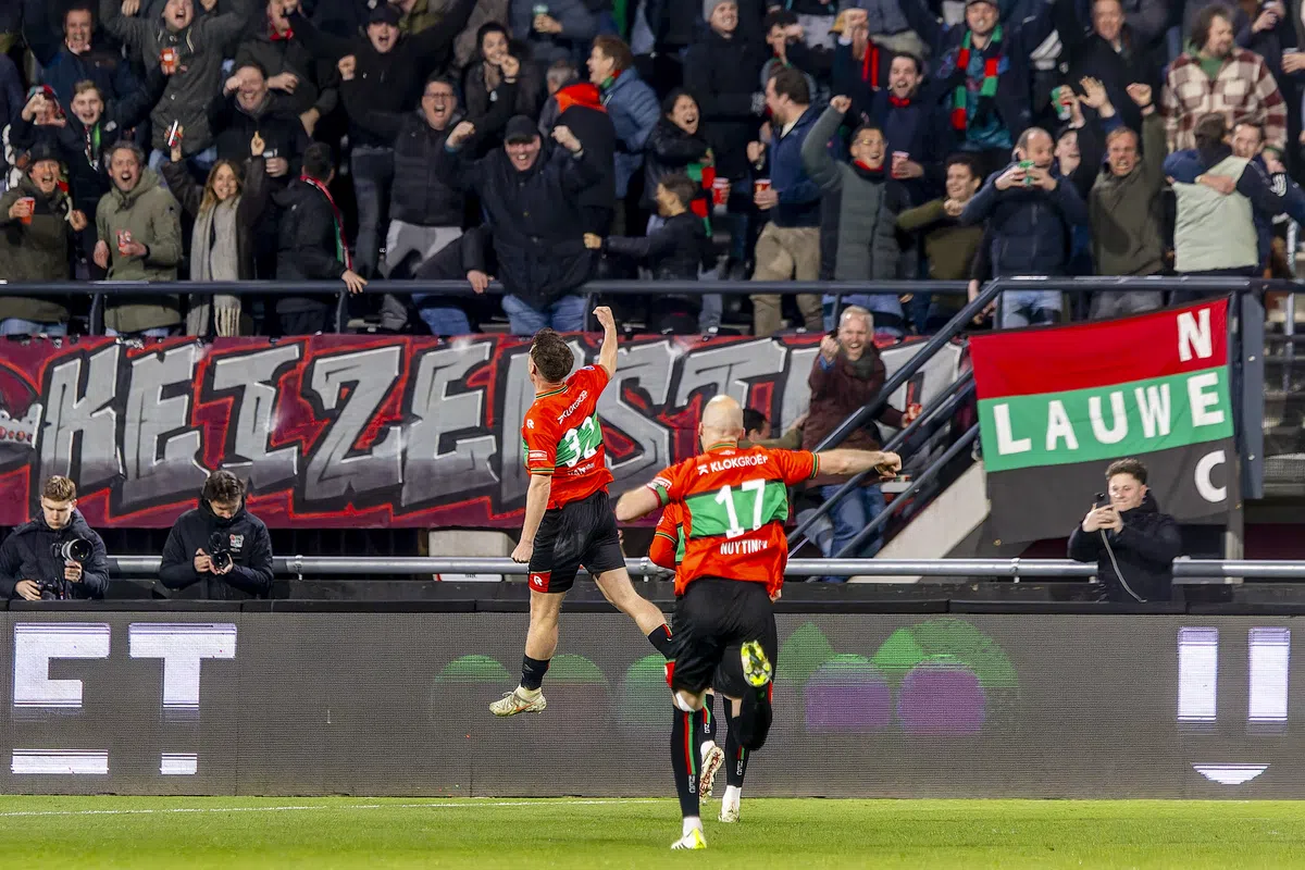 AZ laat in spektakelstuk tegen NEC opnieuw punten liggen