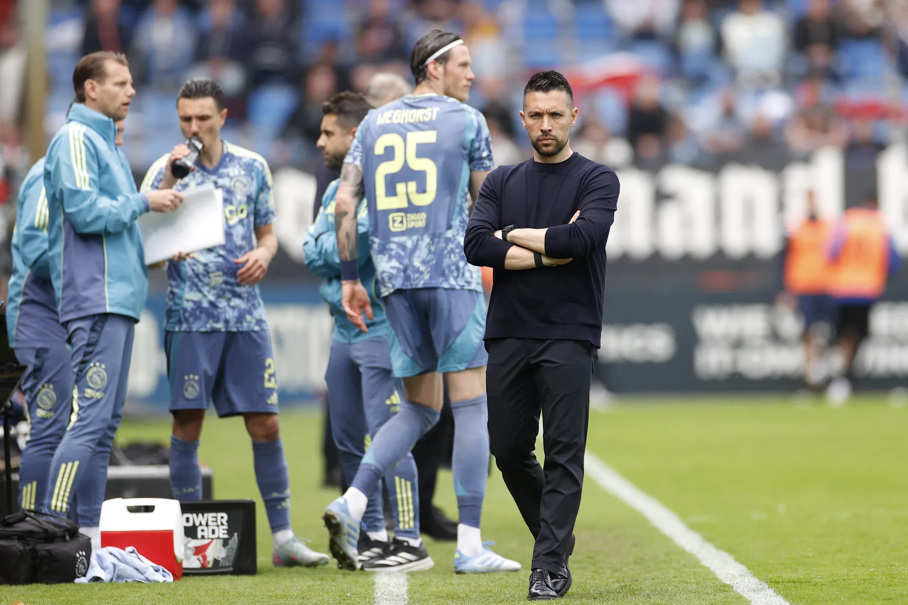 Farioli wijzigt opstelling Ajax op één plek tegen FC Utrecht, Pasveer op de bank