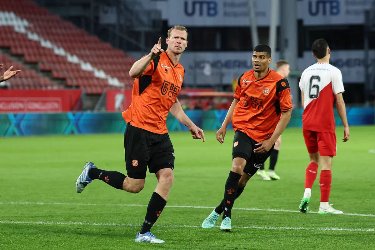 Henk Veerman maakt FC Volendam met hattrick in Utrecht kampioen