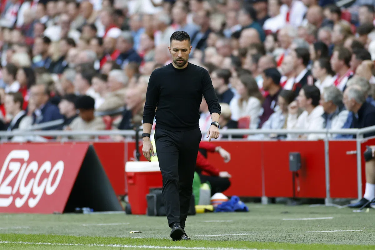 Farioli neemt met sentimentele boodschap afscheid van Ajax-publiek