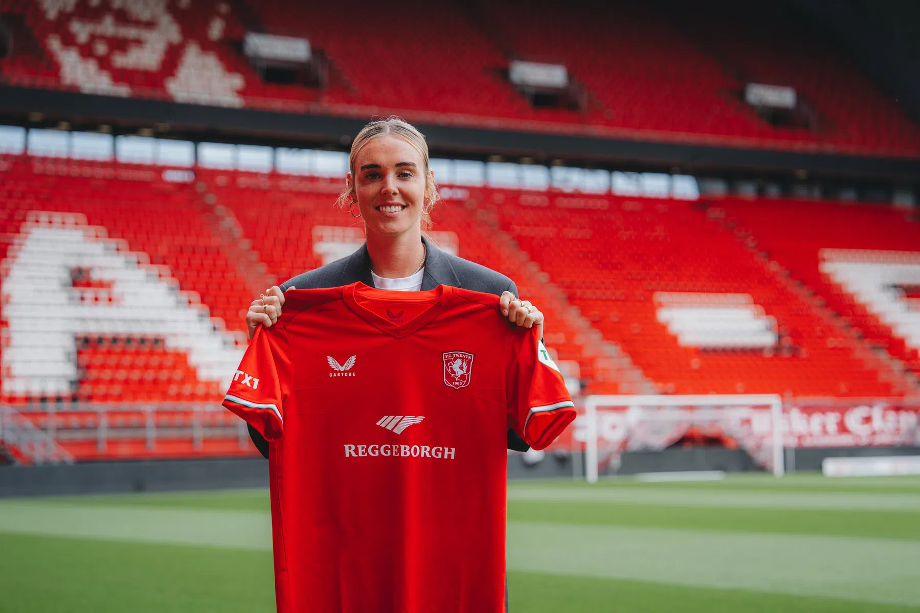 Twente Vrouwen slaat slag met terughalen 104-voudig international Roord