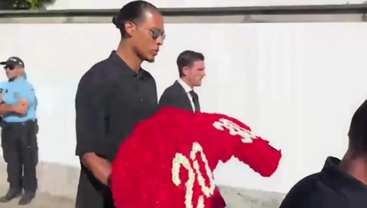 Van Dijk, Slot en groot deel Liverpool-selectie aanwezig op begrafenis Jota