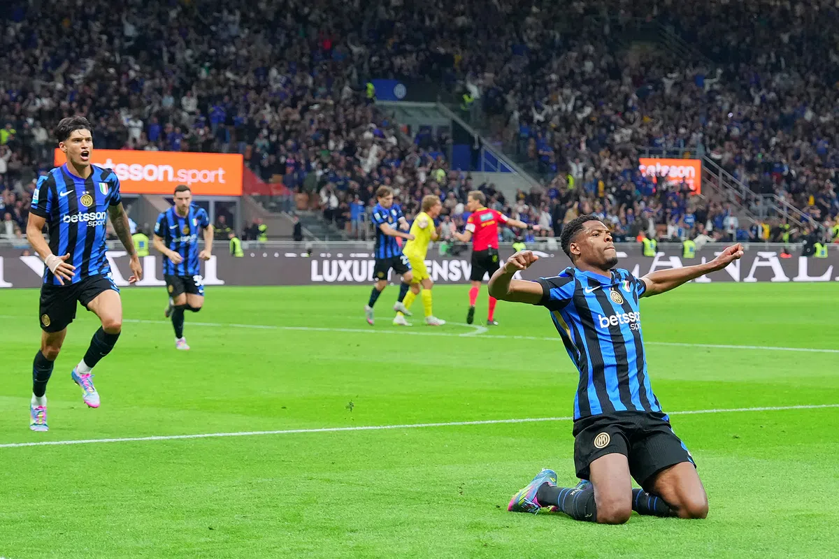 Inter-directeur over Dumfries: 'Nooit een bod ontvangen van Barcelona'