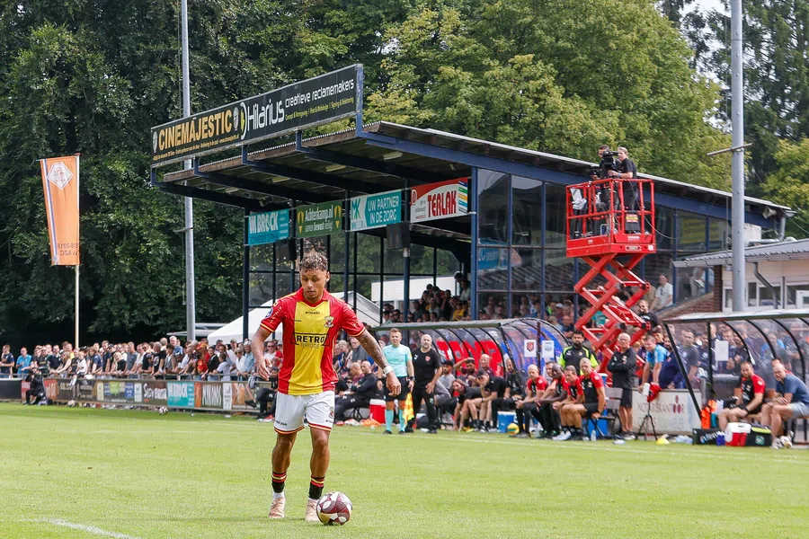 Een Qatarese inbreker, twee zeiknatte Apollon-fans en een ereterras vol ...