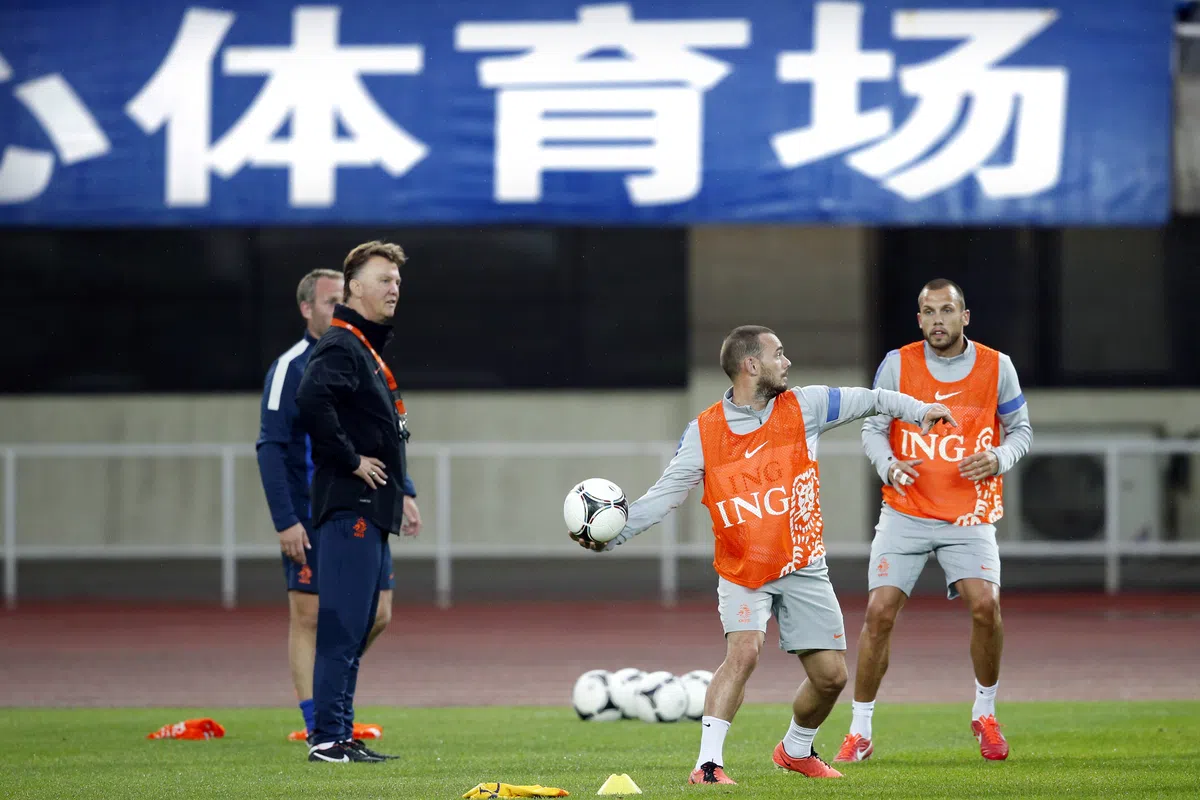 Heitinga spart met Van Gaal: 'Stom als ik zijn kennis niet zou gebruiken'