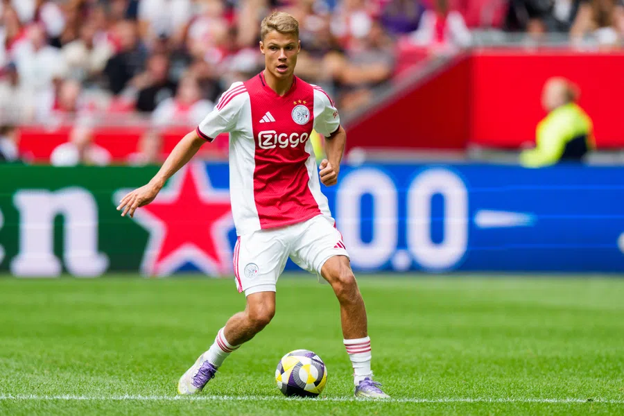 Ajax bevestigt contractverlenging Steur