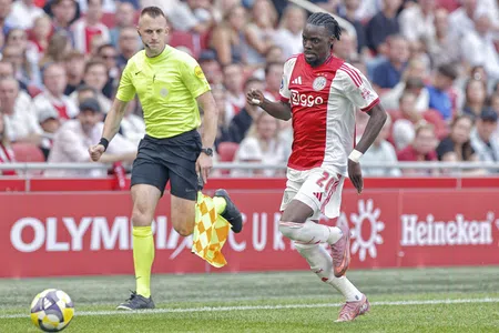 Ajax bevestigt: naast Brobbey vertrekt ook Traoré naar Sunderland