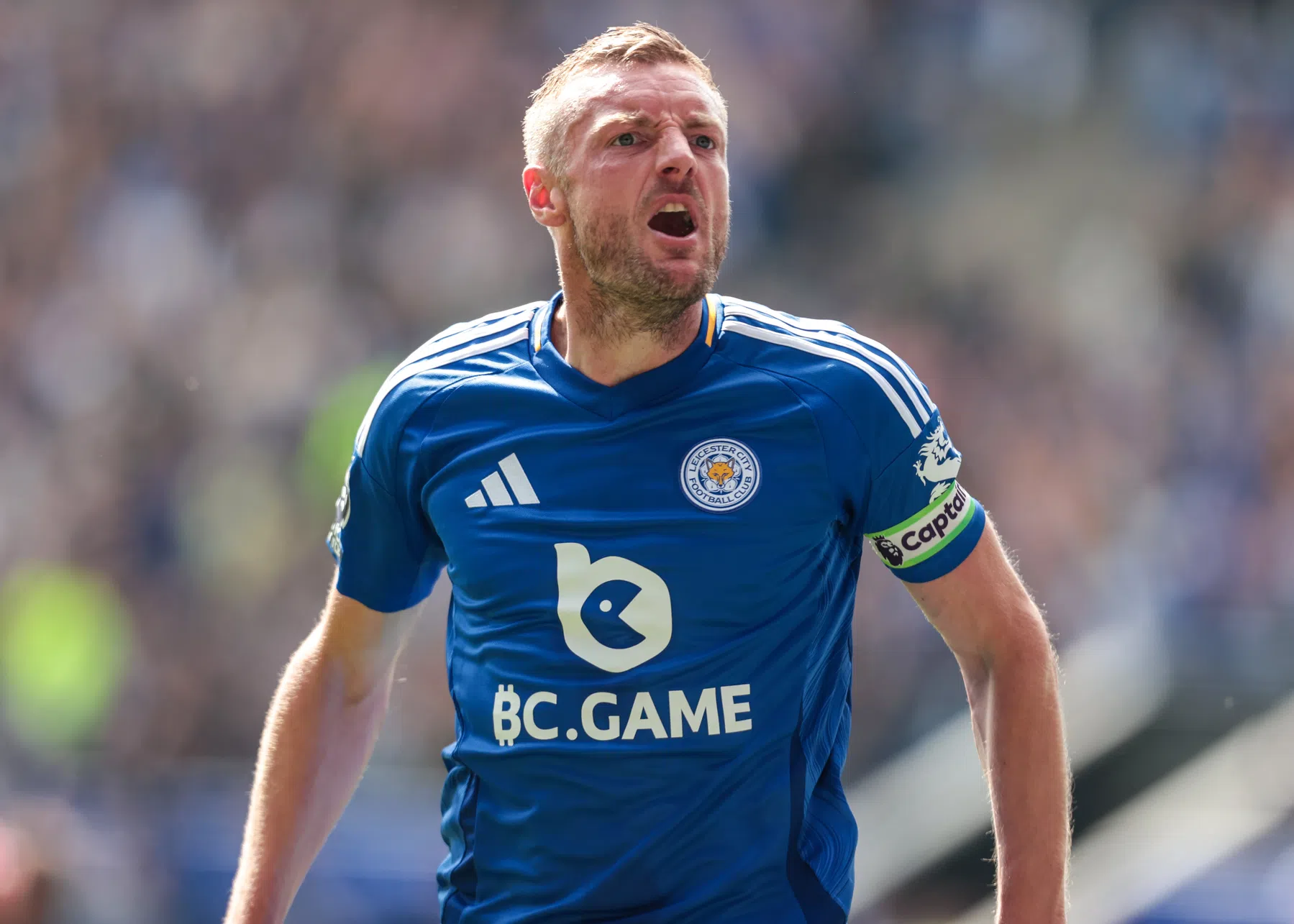 Vardy bijt van zich af bij eerste persmoment: 'Jij bent een van die twijfelaars'