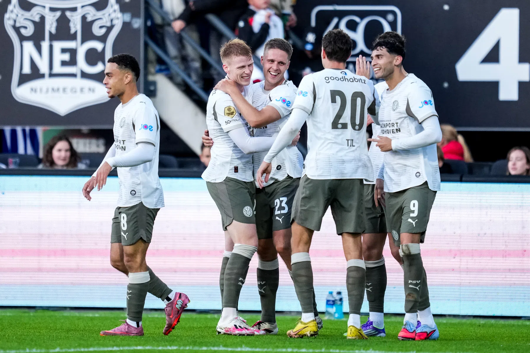 Veerman moppert na doelpuntenfestijn: 'Dit heeft niks met voetbal te maken'