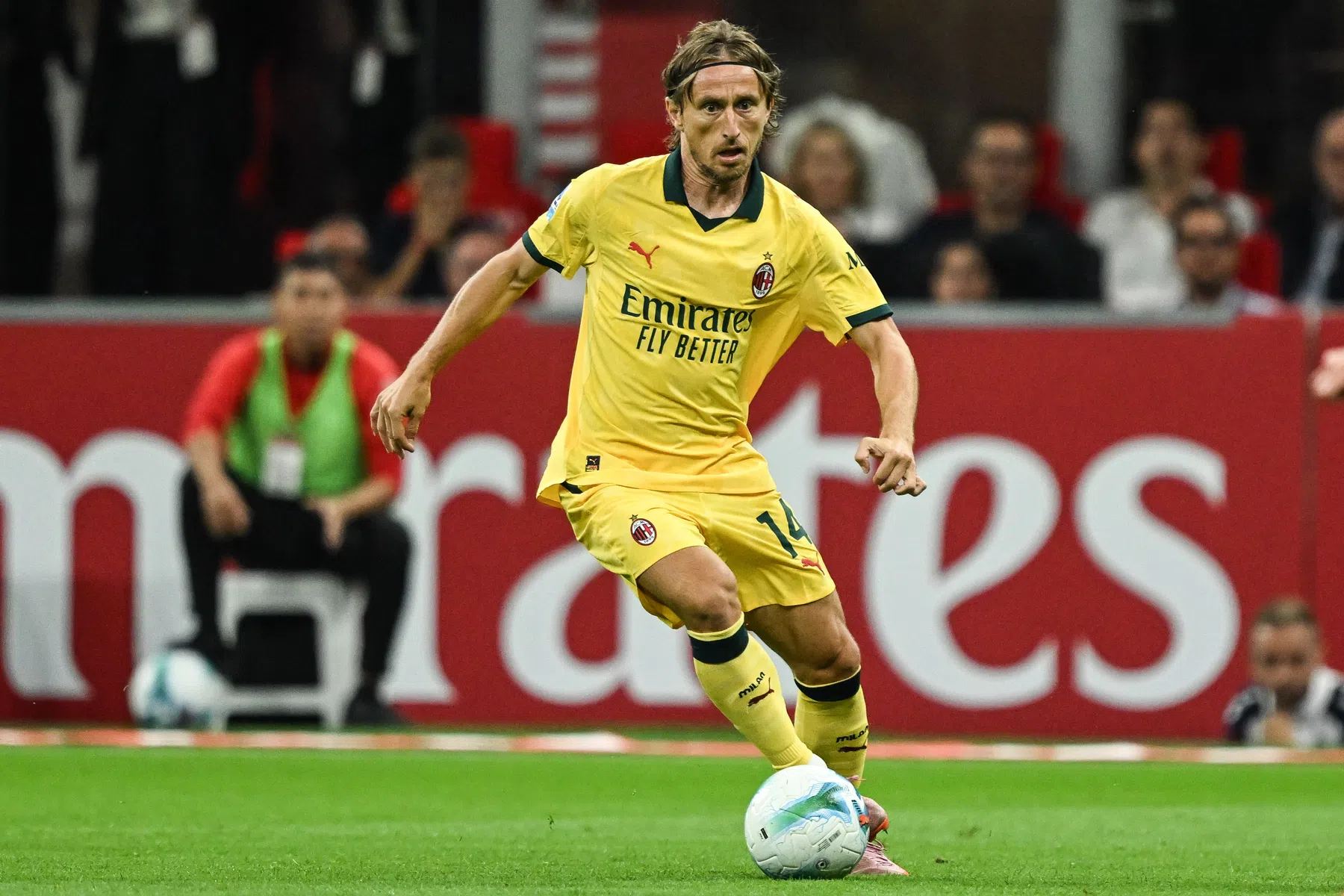 Modric schiet Milan met recorddoelpunt naar overwinning