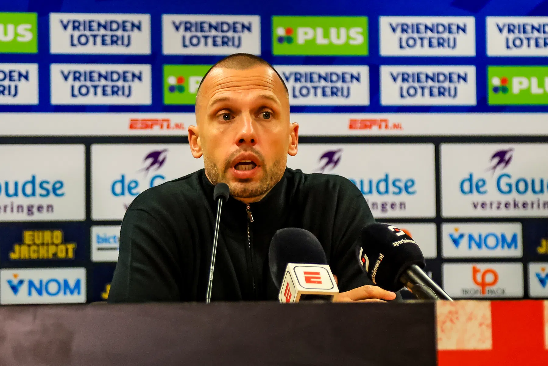 Heitinga trapt op de rem na kritiek: 'Intern is het rustig'