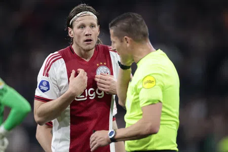 Vink veroordeelt actie Weghorst: 'Echt fout, dit is een rode kaart'