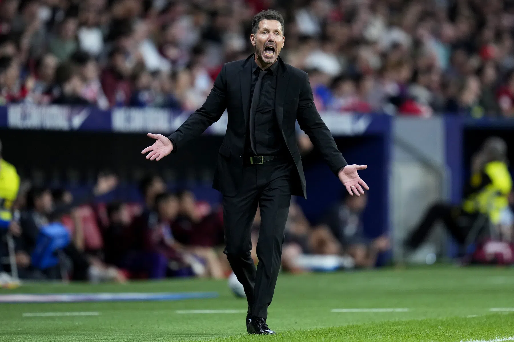 Atlético kan niet douchen na training, geen warm water in Emirates