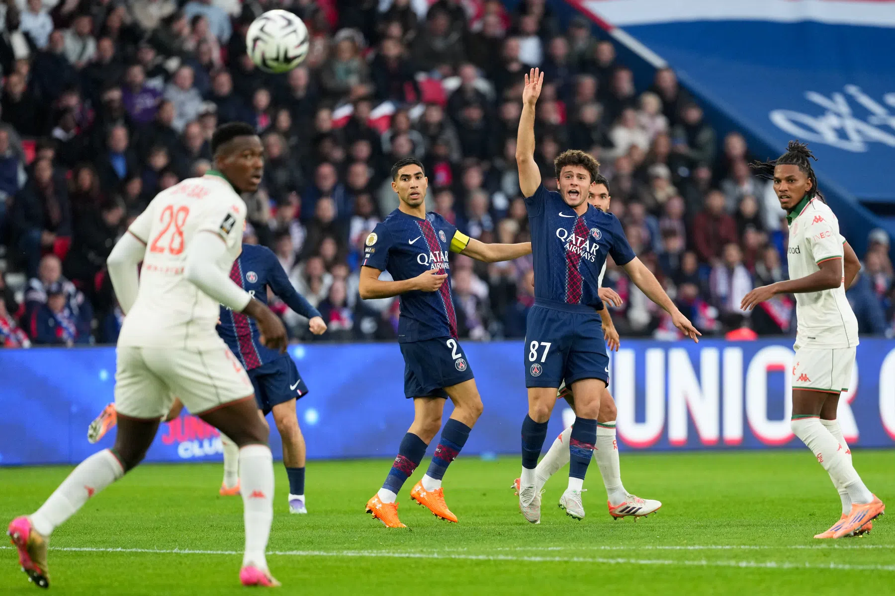 PSG ontsnapt op valreep aan nieuwe domper