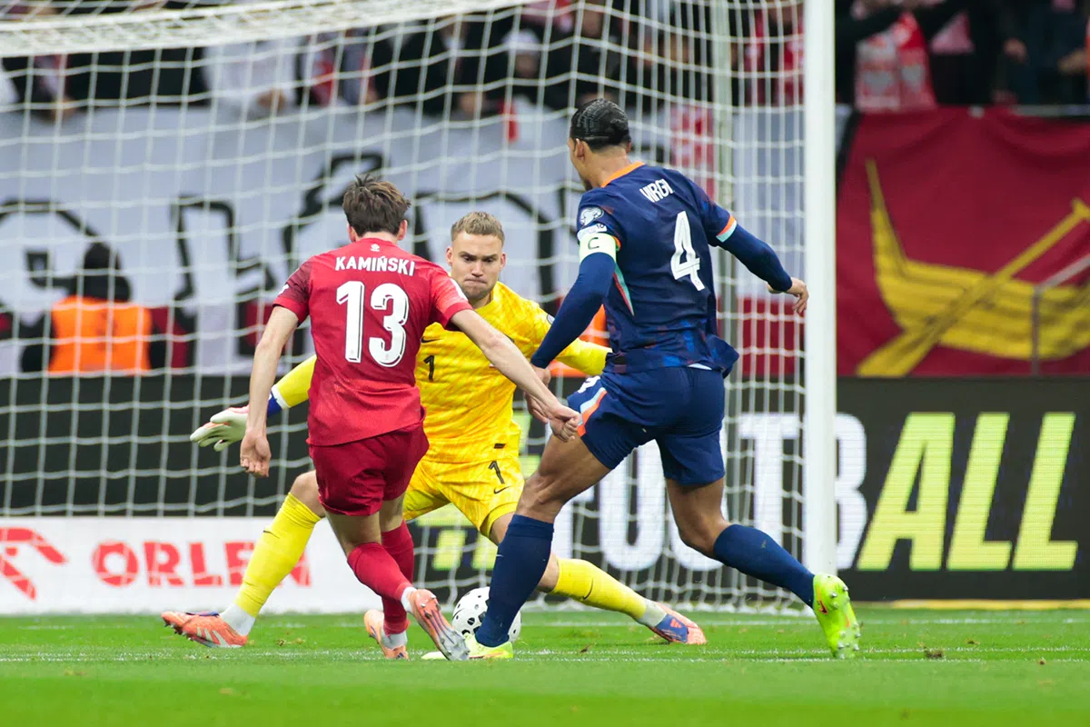 Polen profiteert van defensieve fouten Oranje: 'Heel slecht verdedigd'