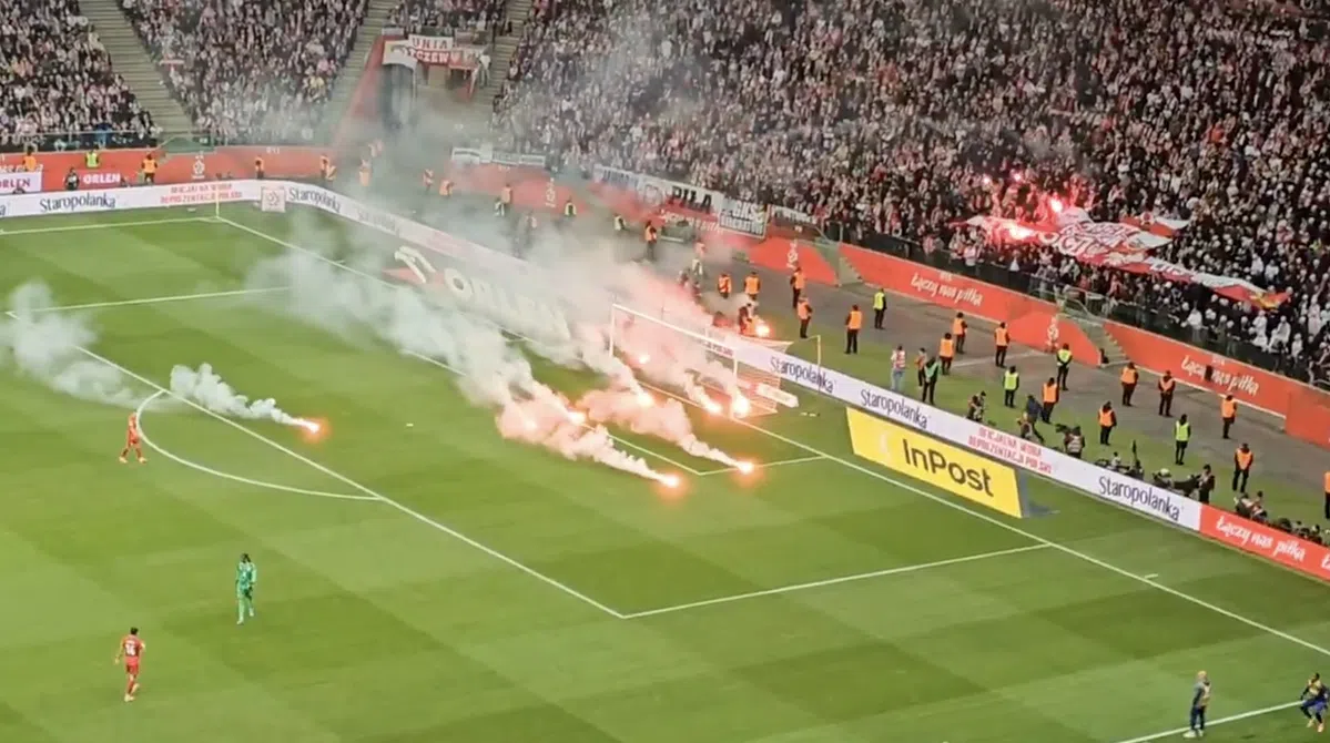 Mobiliseren Poolse ultra's kent keerzijde: vuurwerk was geplande ...