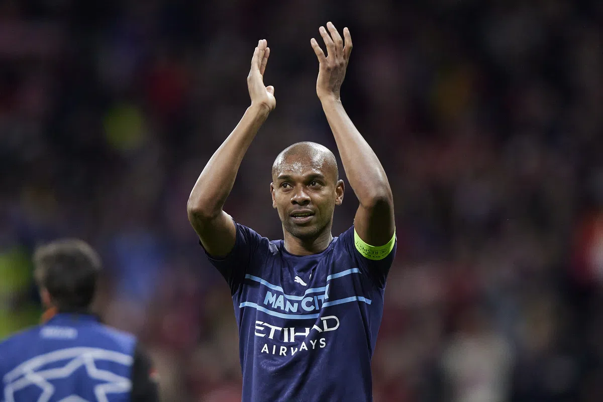 Fernandinho (40) kondigt bijna jaar na laatste wedstrijd pensioen aan
