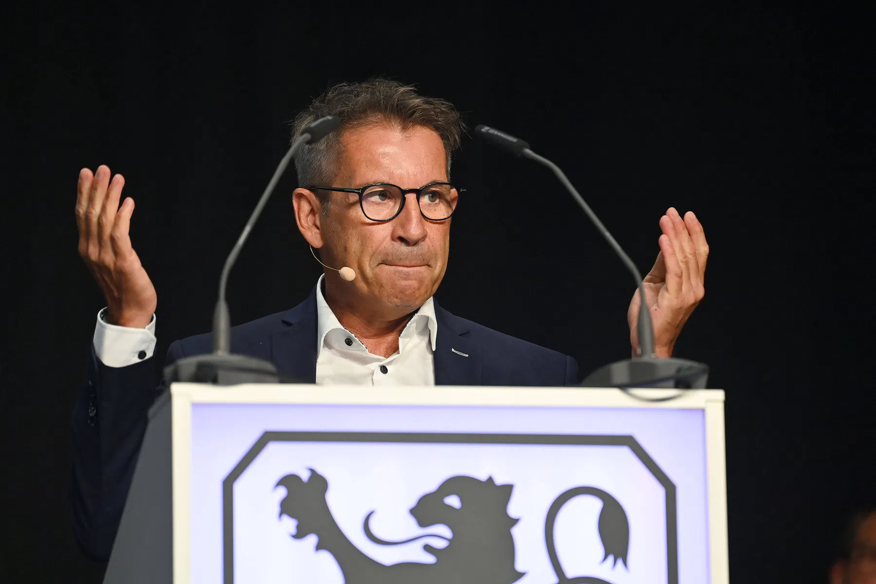 1860 München-baas boos op buurman Bayern na haatdragend spandoek