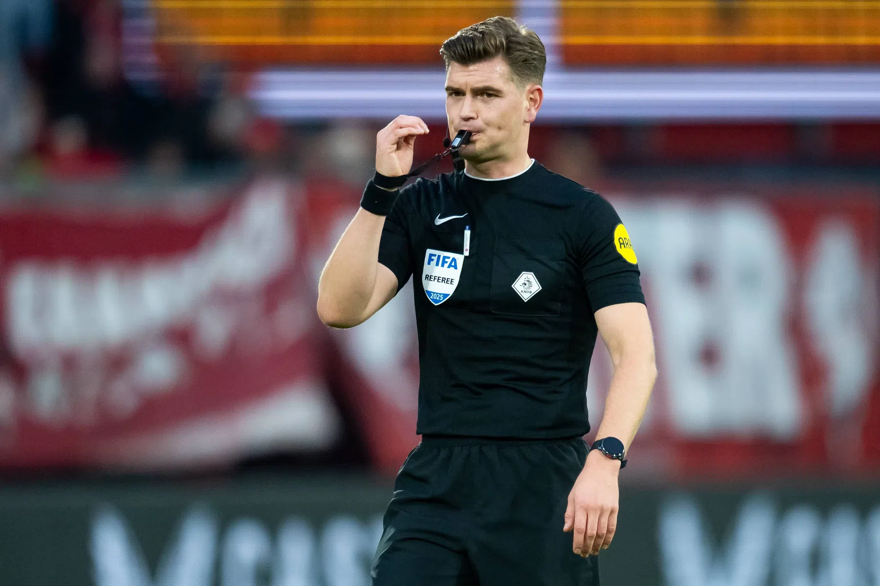 Scheidsrechtersaanstellingen: Makkelie trapt af, Kooij fluit PSV
