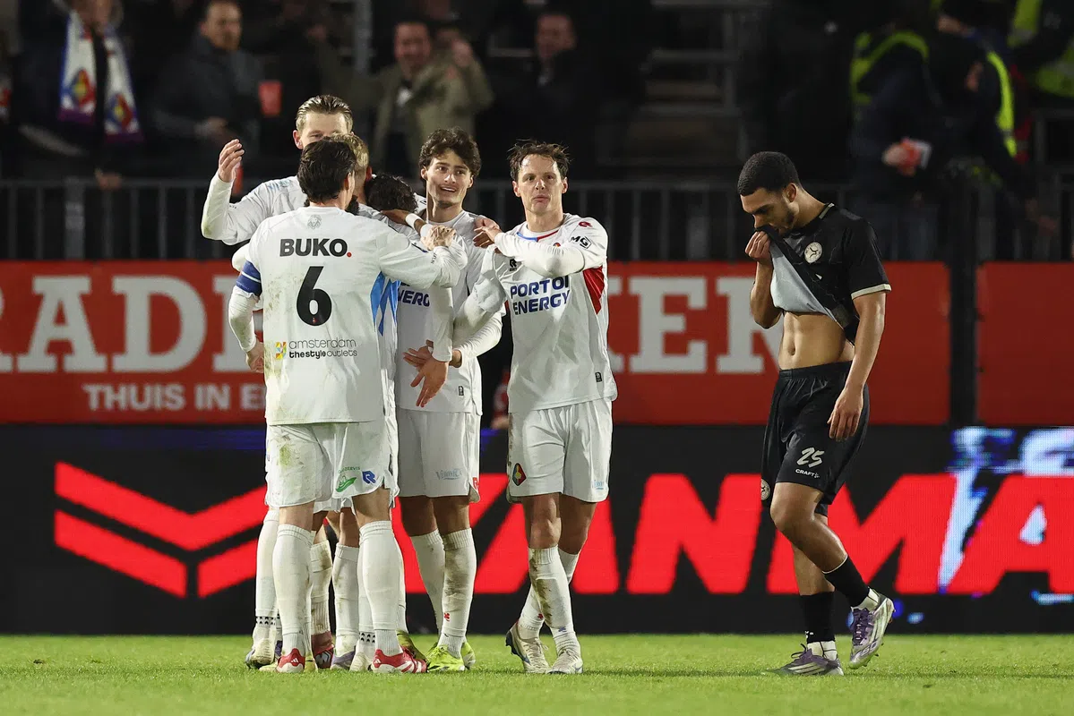 Quick Boys-trio schiet Telstar voor het eerst in 24 jaar naar kwartfinale